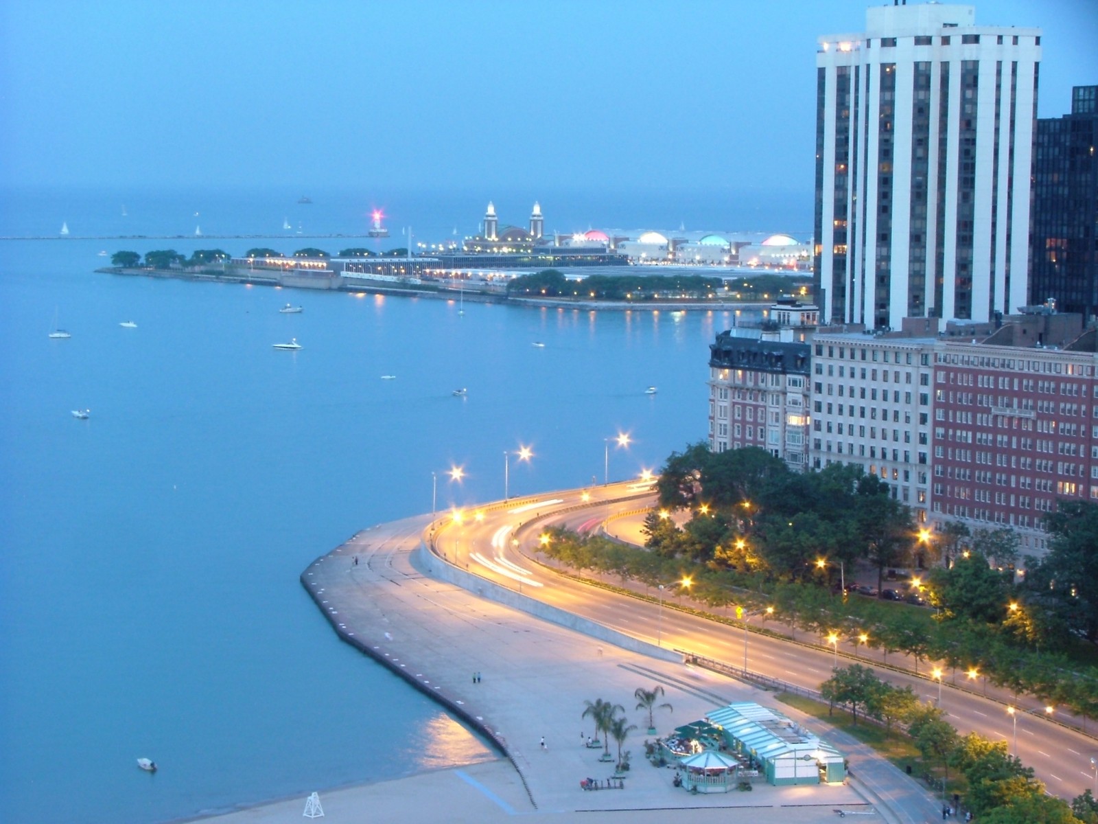 Nick Liveris Photography Portfolio/LakeShoreDrive-Lapse2
